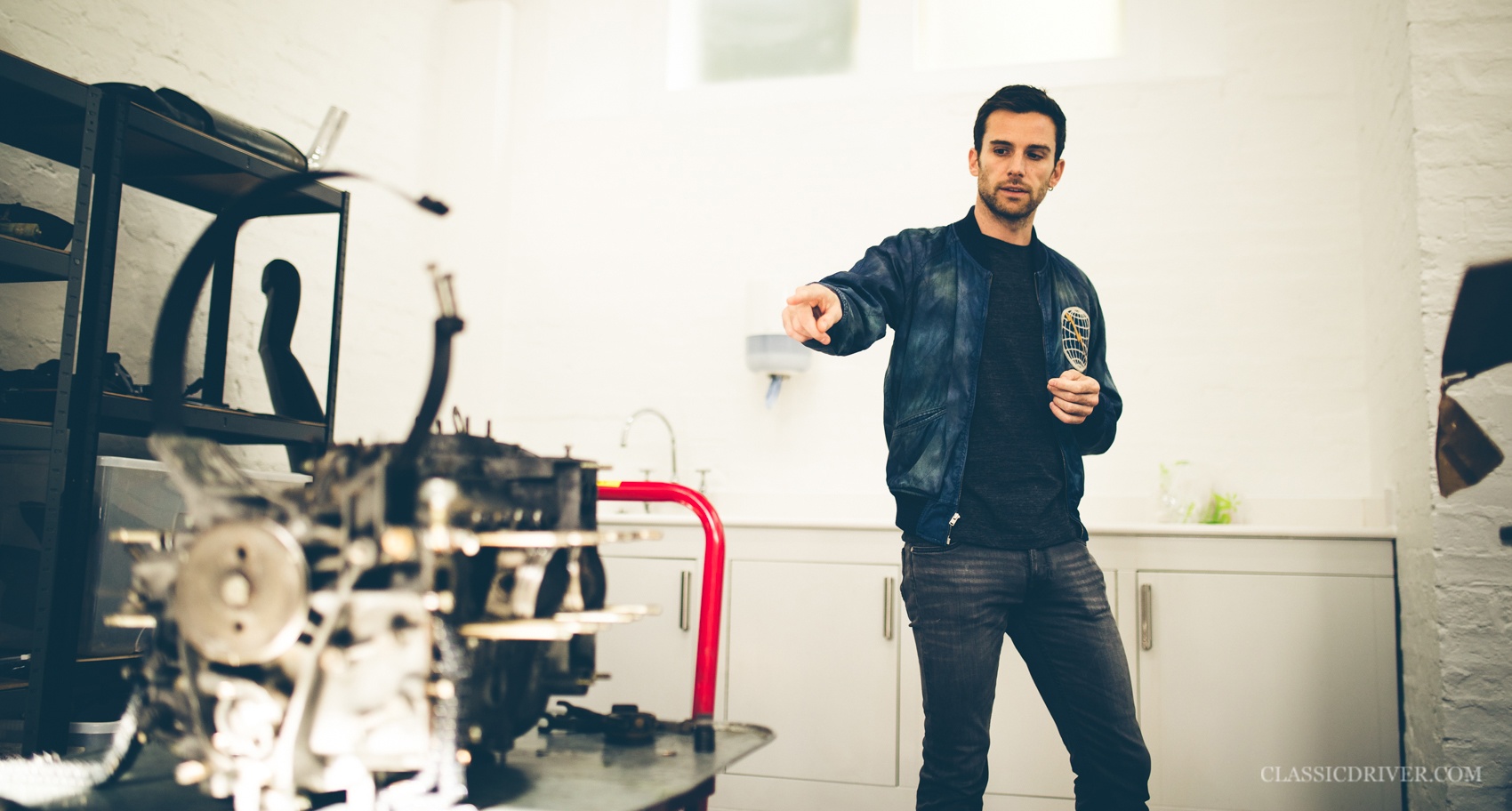 42 motivos para comemorar os 42 anos de Guy Berryman